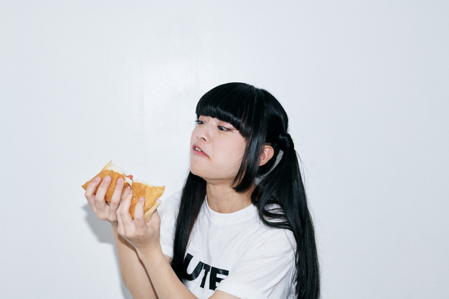 【連載】『CUTE BUT PSYCHO _#18 MIZYU』若手アートユニットが”可愛い”のその先を提示 - StoryWriter