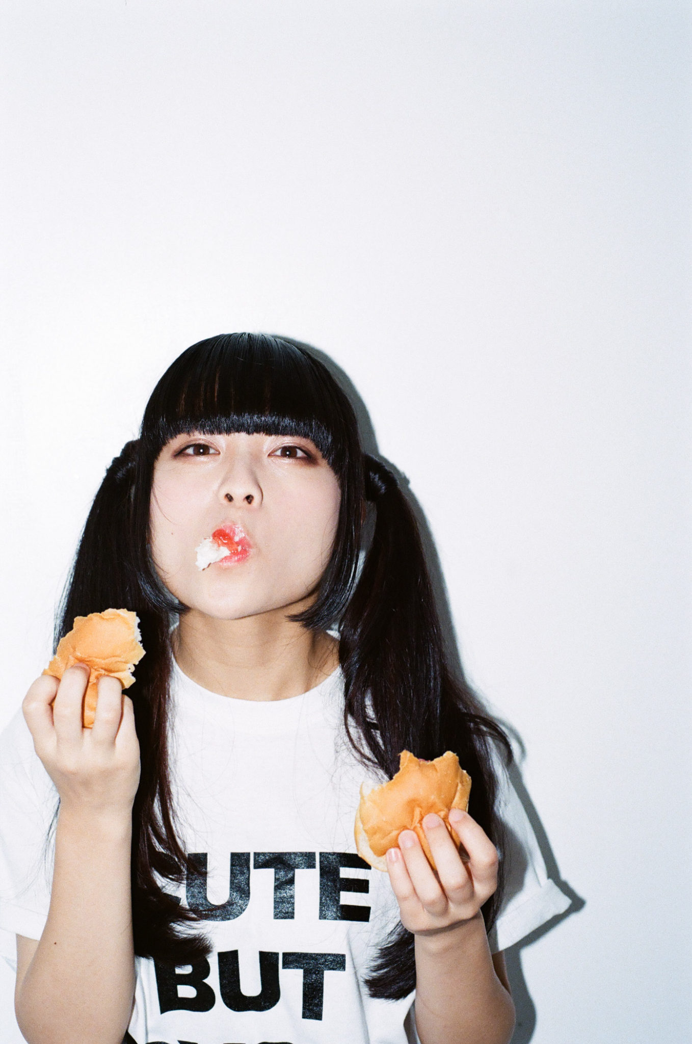 【連載】『CUTE BUT PSYCHO _#18 MIZYU』若手アートユニットが”可愛い”のその先を提示 - StoryWriter