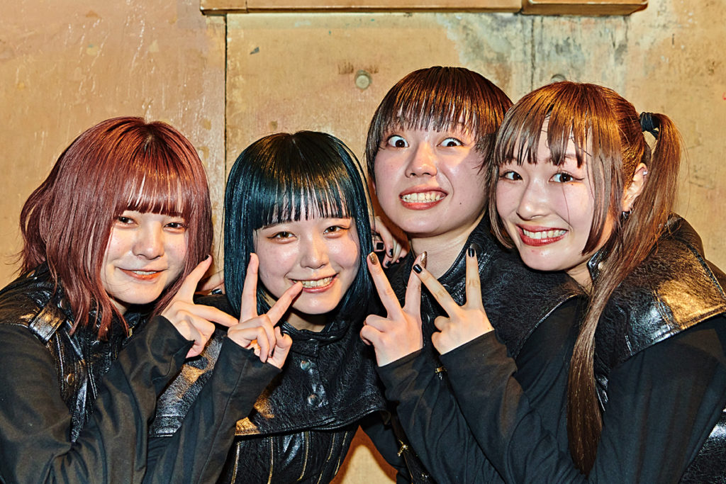 【LIVE REPORT】ASPが初ライヴでアルバム全曲披露、アンコールで再びノンストップで13曲 - StoryWriter