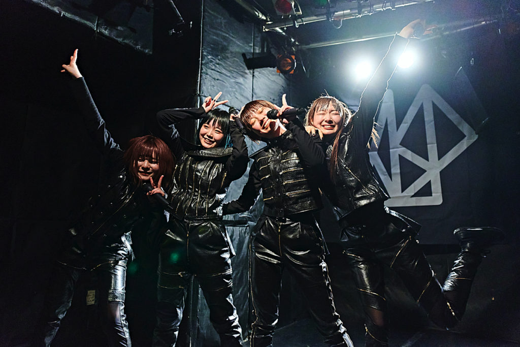 【LIVE REPORT】ASPが初ライヴでアルバム全曲披露、アンコールで再びノンストップで13曲 - StoryWriter