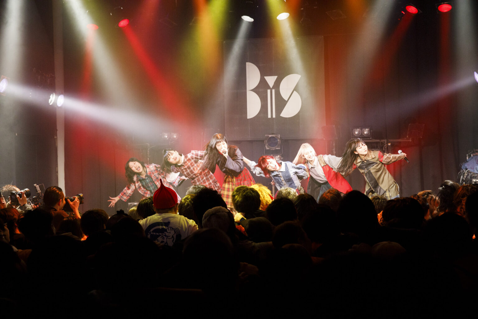 【LIVE REPORT】BiS、全74曲を披露し伝統の24時間イベントを完遂 - StoryWriter
