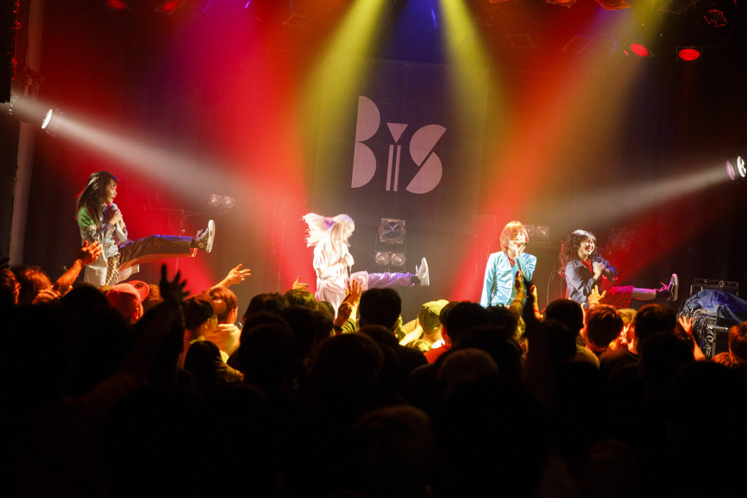 【LIVE REPORT】BiS、全74曲を披露し伝統の24時間イベントを完遂 - StoryWriter